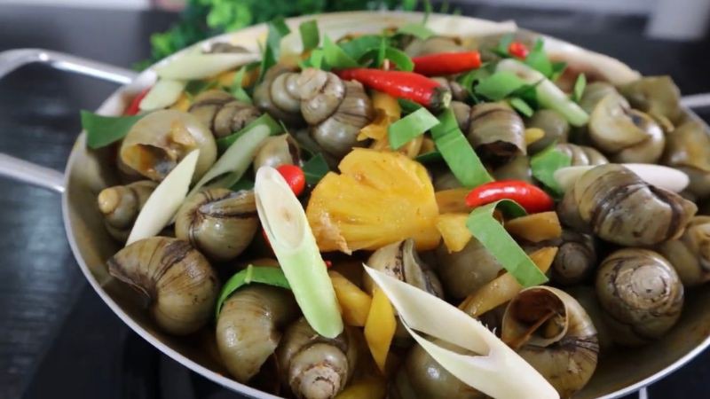 Cách làm ốc nấu Coca Cola độc đáo, ngọt thơm bất ngờ | KhaiStore.vn